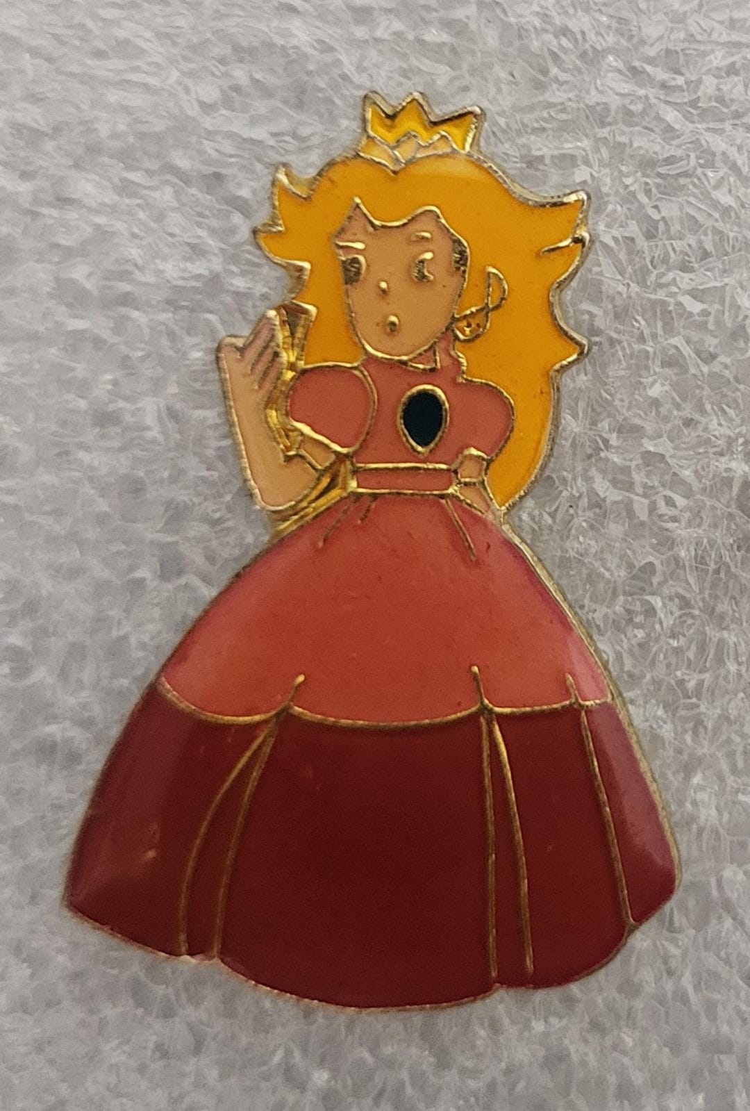 1990s PRINCESS PEACH Lapel Pin 1.3" X 0.9" (3.25 X 2.25 Cm.) Super ...