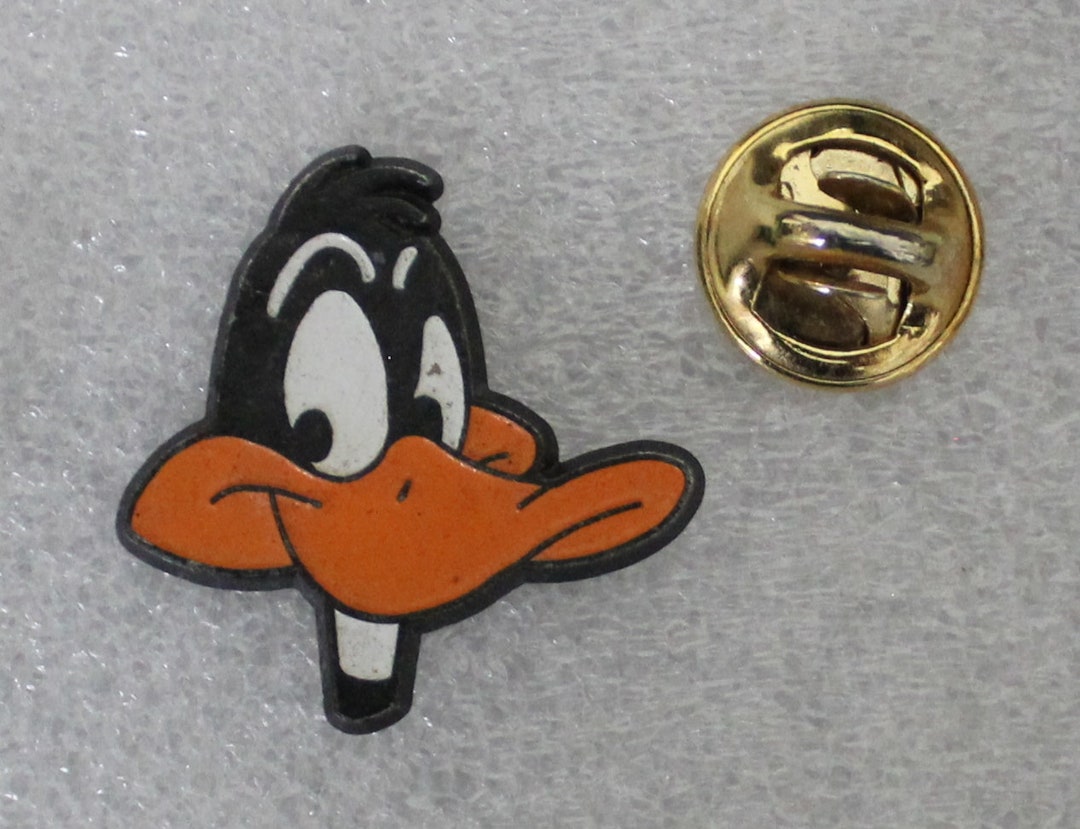 1991 DAFFY DUCK Head Lapel Pin 0.9" X 1.1" (2.25 X 2.5 Cm.) Warner Bros ...
