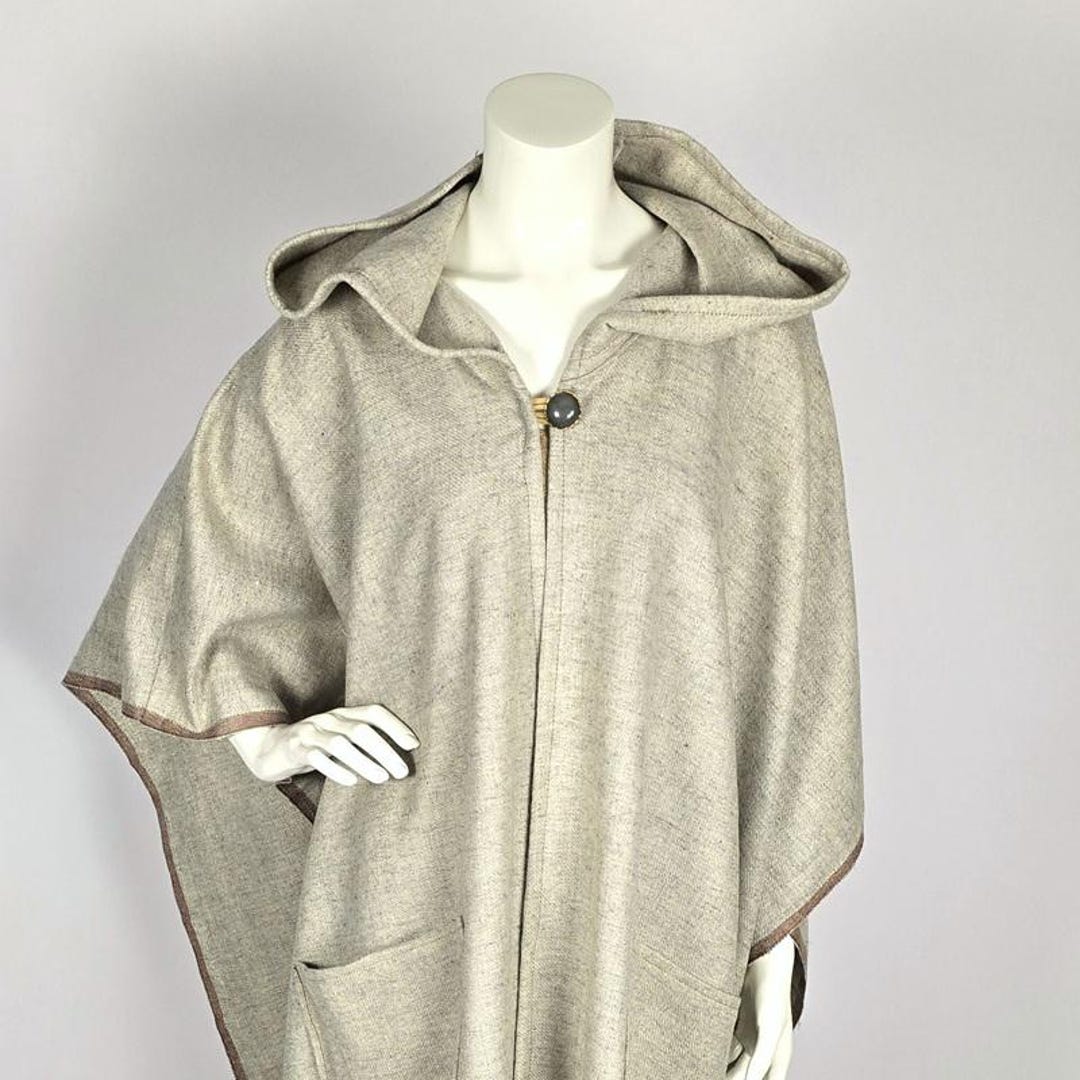 Afghan Woollen Patoo Shawl Pocho With Hood, Tribal Poncho in Unkempt ...