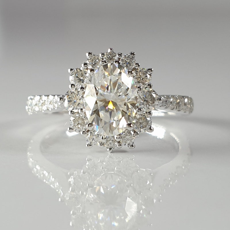 Moissanite Ring - Etsy