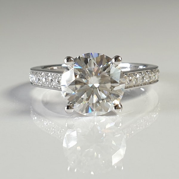 Round Moissanite Engagement Ring - Etsy
