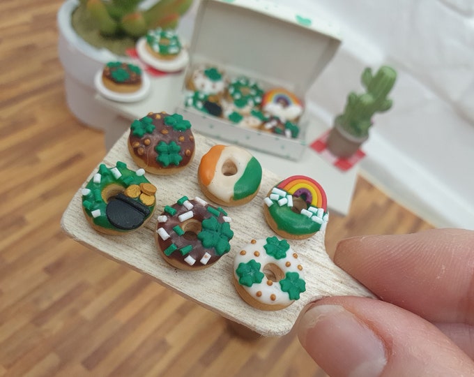 Miniature St Patricks Donut, Mini Fake Food for Xmas Dollhouse, 1:12 ...