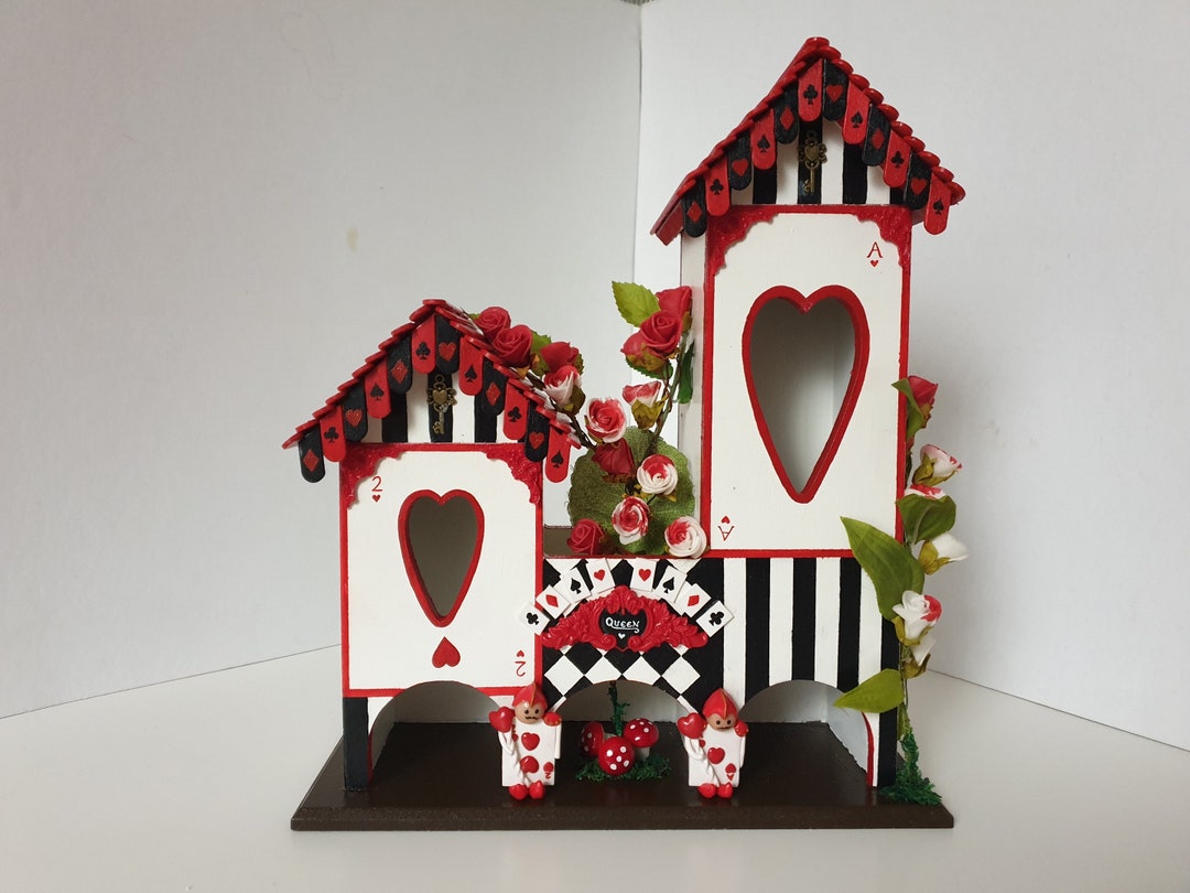 Queen of Hearts Birdhouse / Alice in Wonderland Decorative Bird House ...