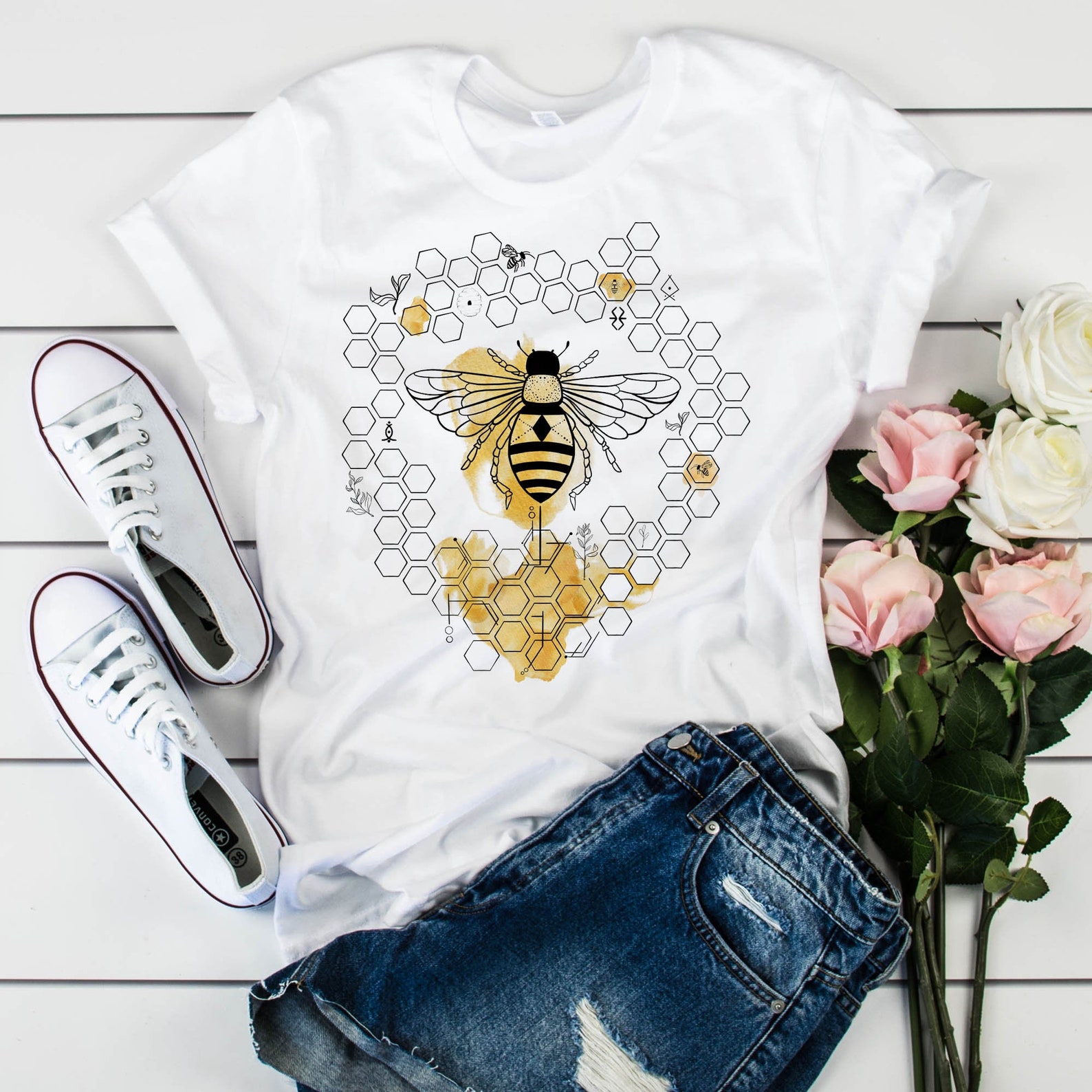 Bee T-shirt / Gift for Women / Bee Kind / Nature Tee / Vegan - Etsy UK