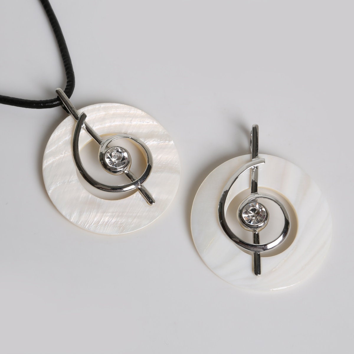 Music Symbol Shape Charms Pendant, Crystal Natural Round Mother of ...