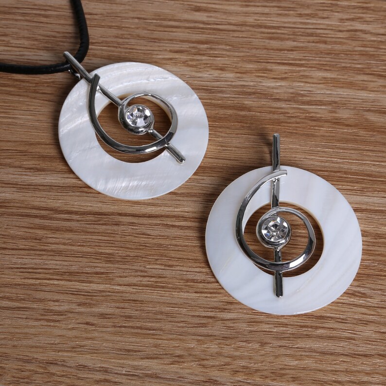 Music Symbol Shape Charms Pendant, Crystal Natural Round Mother of ...