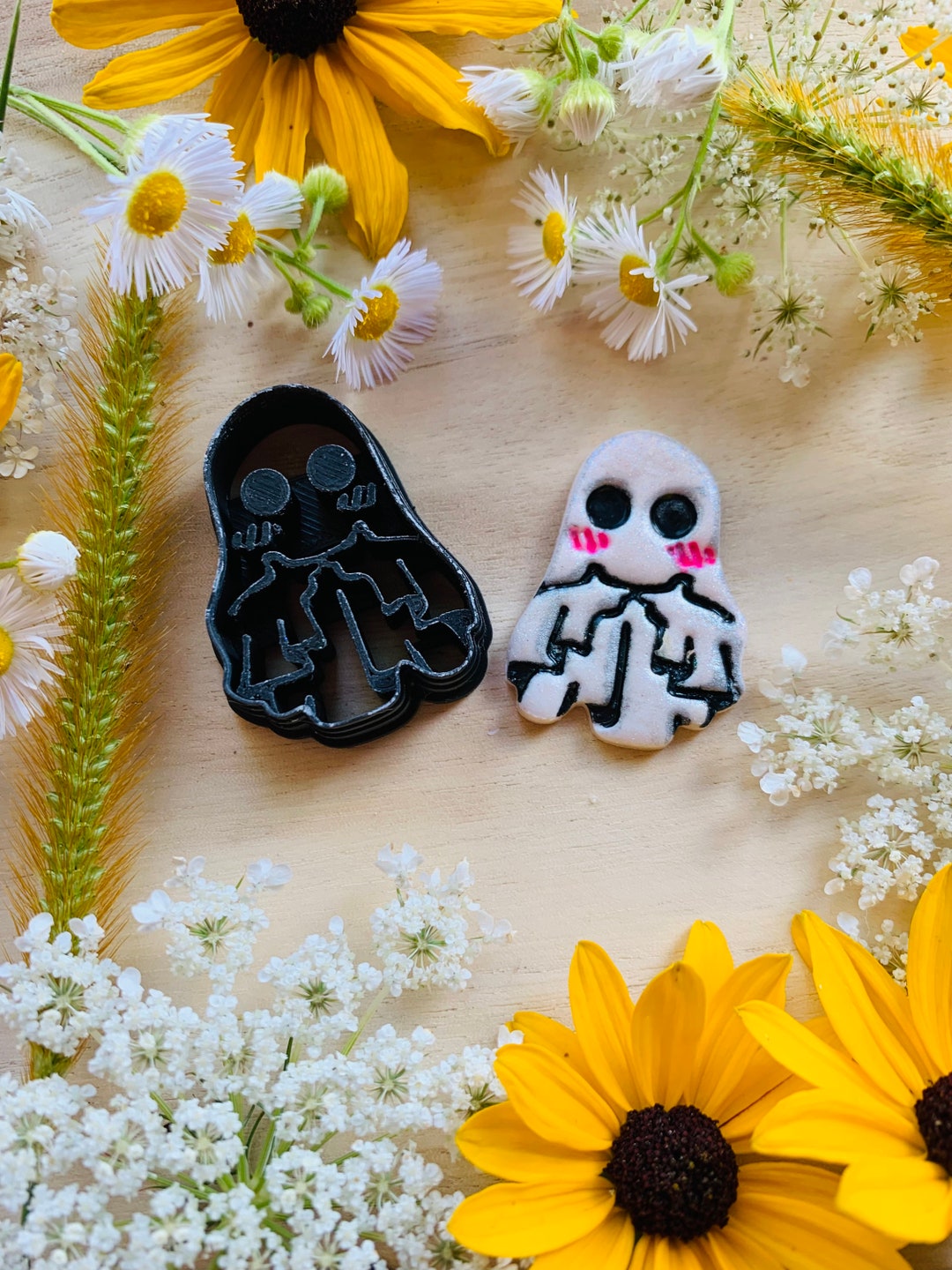 Shy Bashful Ghost Touching Fingers - Embossed Sharp Clay Cutter - Etsy