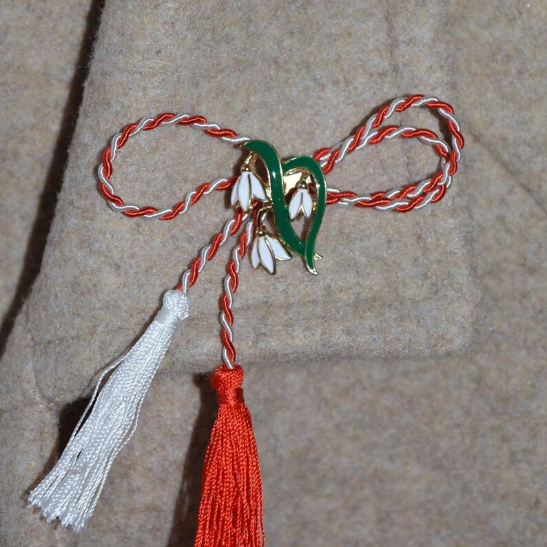 Martisor. Martisoare. Martisoare Romania. Martenitsa. Martisor Märzchen ...