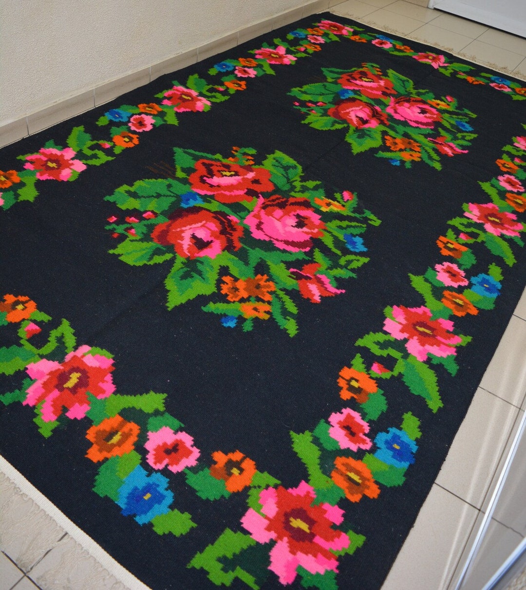 Moldavia Rose Kilim Rug. Tappeti Rosa. Tappeto Kilim Moldavia. Romania ...