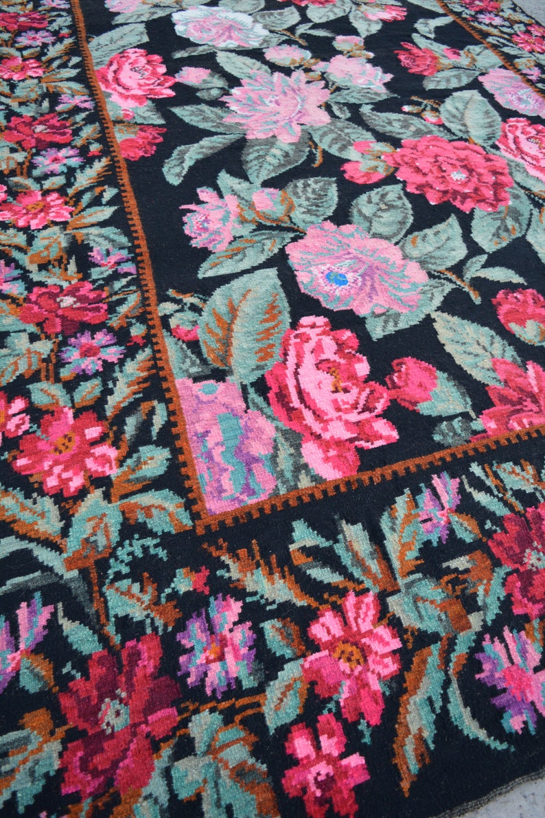 Tappeti Rosa. Tappeto Kilim Moldavia. Rose Kilim Rug. Kilim Rugs ...