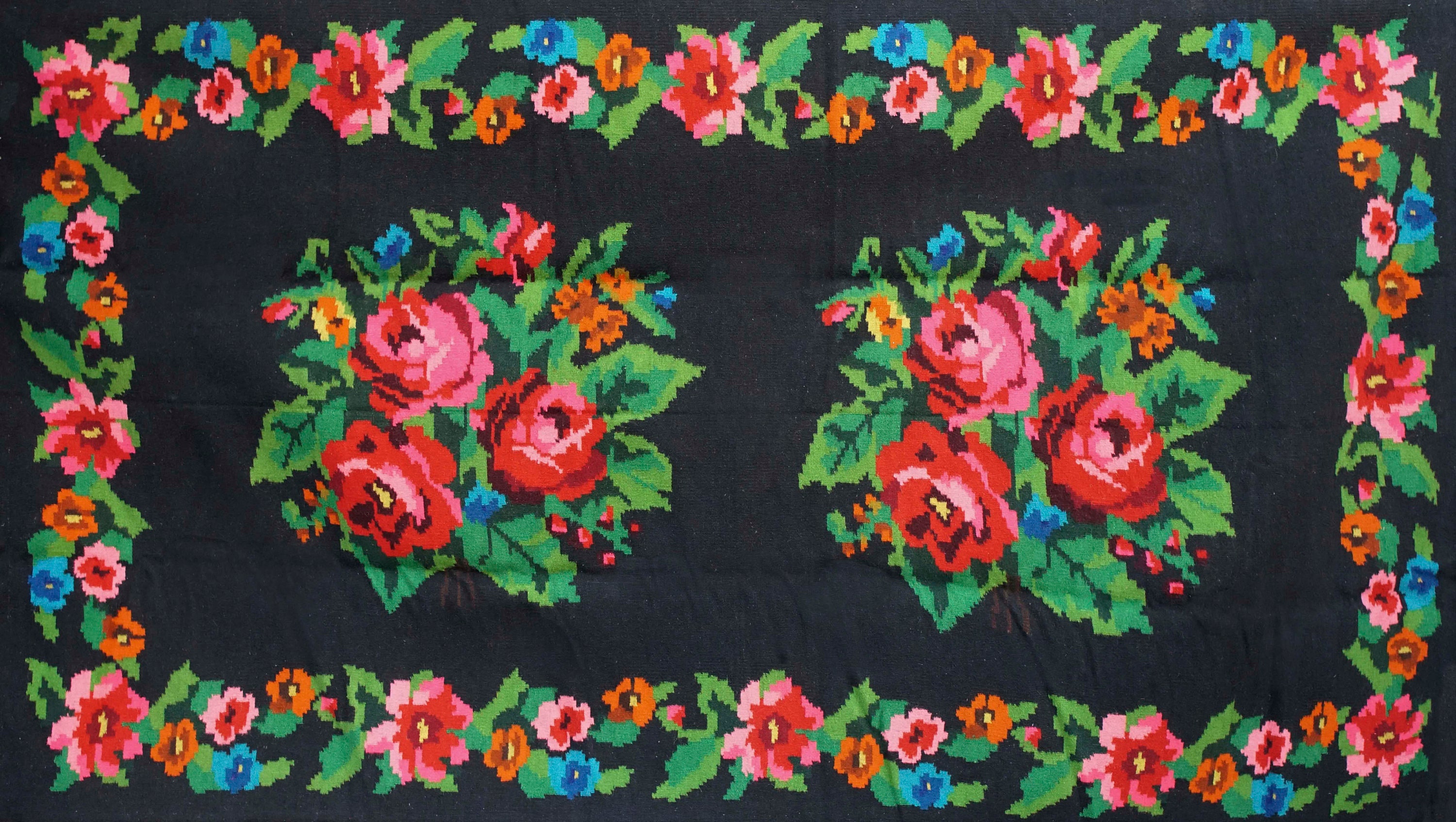 Moldavia Rose Kilim Rug. Tappeti Rosa. Tappeto Kilim Moldavia. Romania ...