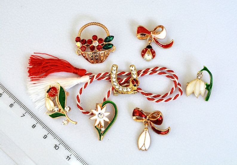 Martisoare Cu Brose. Romanian Traditional Martisor. Snur Martisoare 1 ...