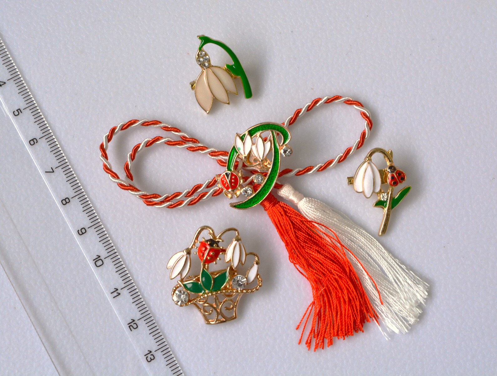 Martisor. Martisoare. Martisoare Romania. Martenitsa. Martisor Märzchen ...
