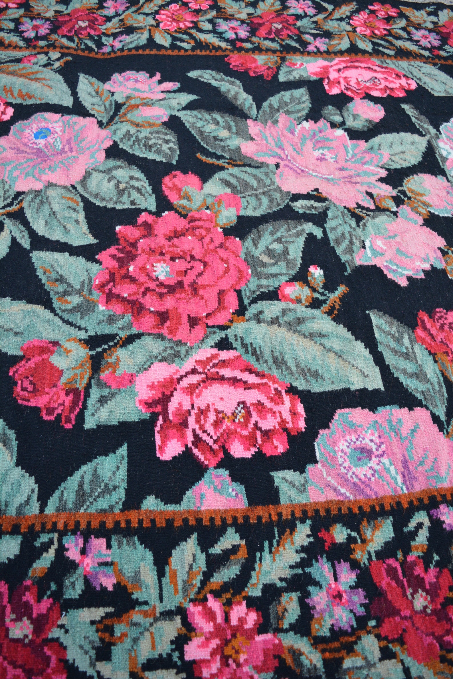 Tappeti Rosa. Tappeto Kilim Moldavia. Rose Kilim Rug. Kilim Rugs ...