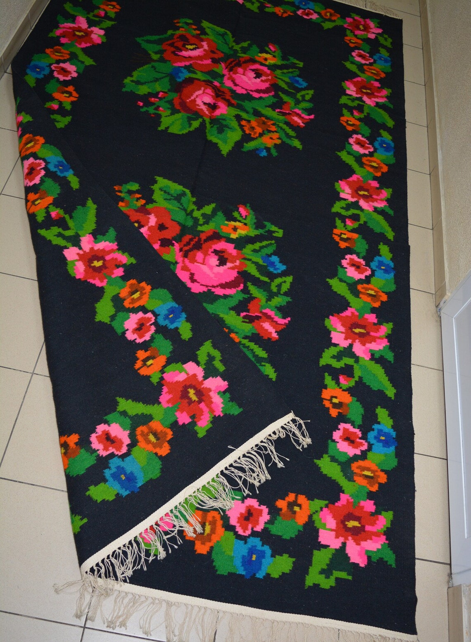 Moldavia Rose Kilim Rug. Tappeti Rosa. Tappeto Kilim Moldavia. Romania ...