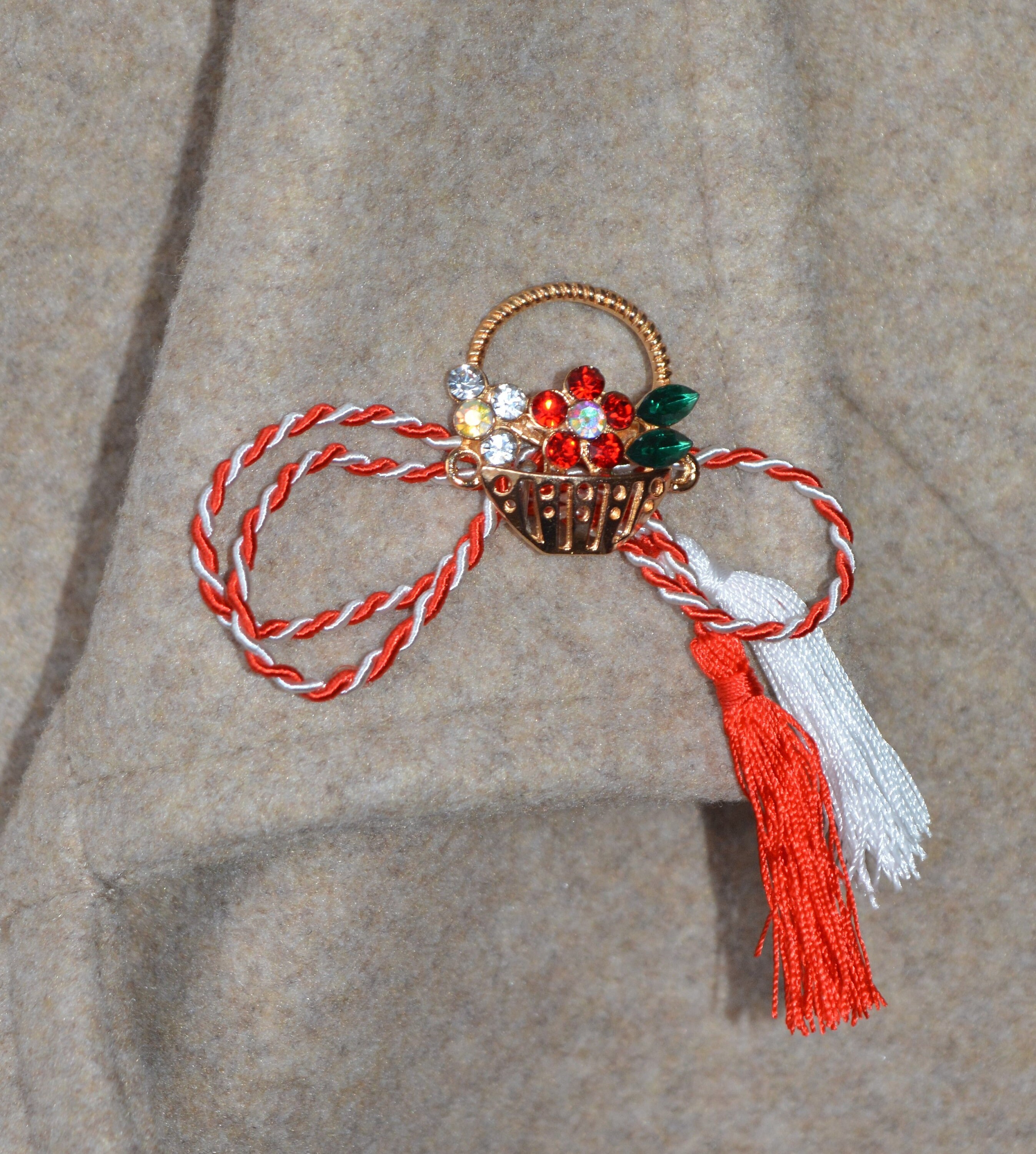 Martisor Moldova, Martisoare Romania, Martisor Märzchen, Martenitsa ...