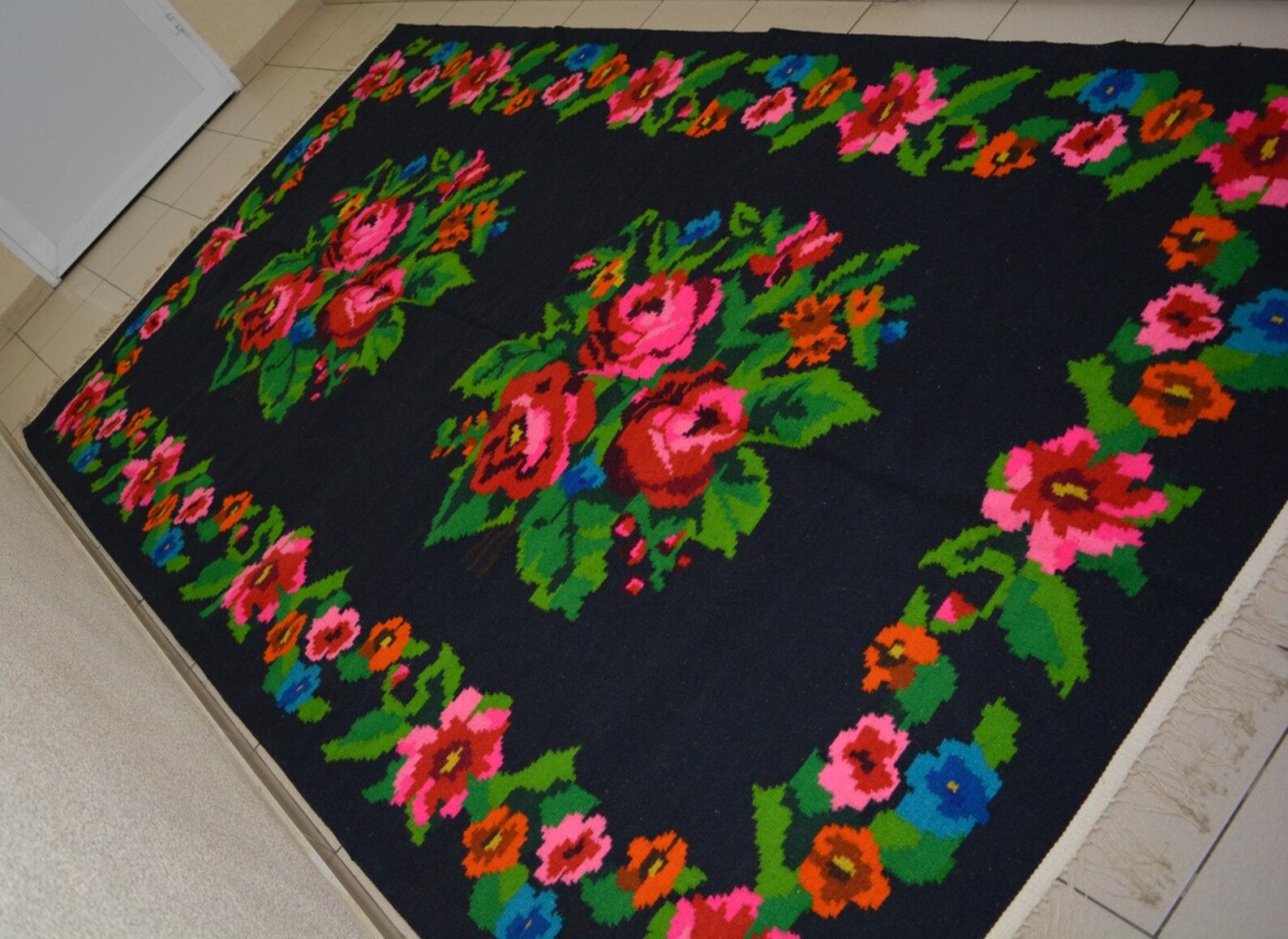 Moldavia Rose Kilim Rug. Tappeti Rosa. Tappeto Kilim Moldavia. Romania ...