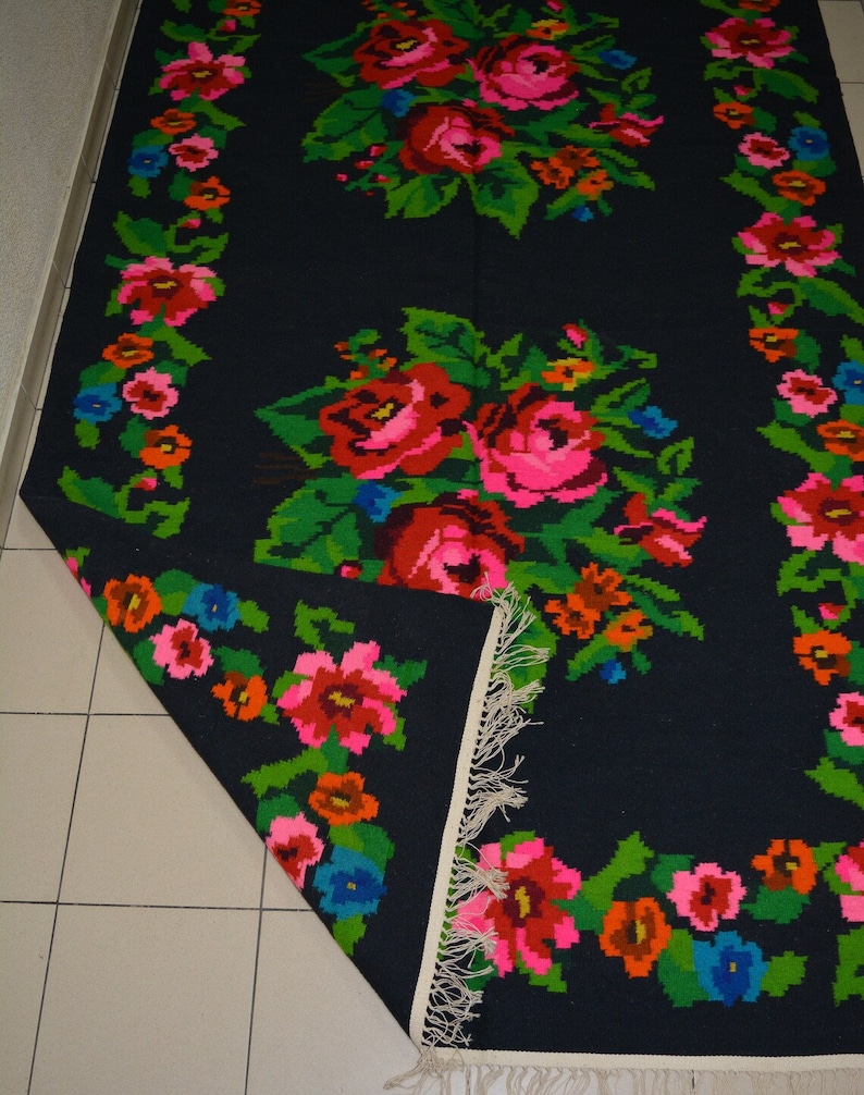 Moldavia Rose Kilim Rug. Tappeti Rosa. Tappeto Kilim Moldavia. Romania ...