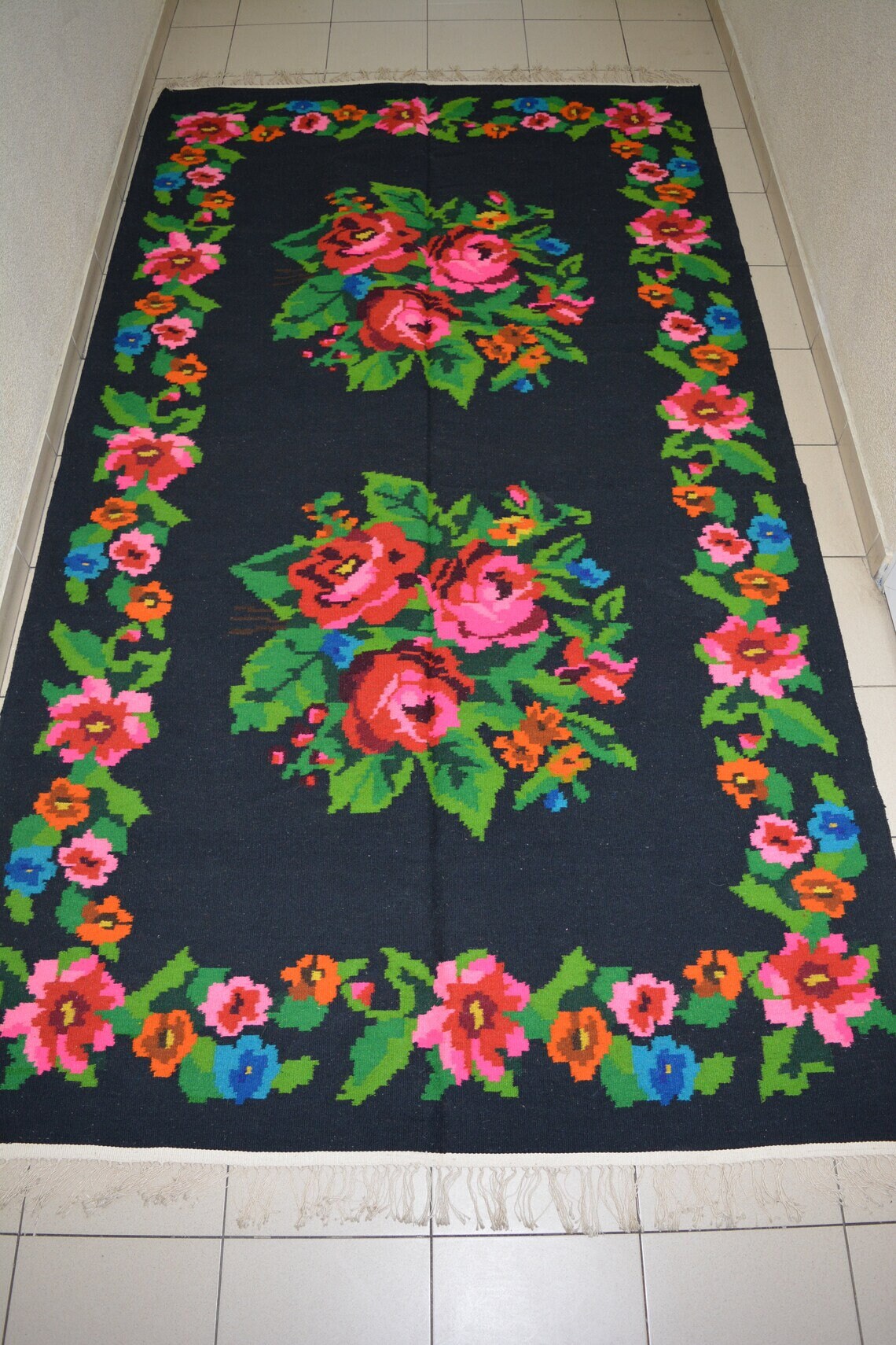 Moldavia Rose Kilim Rug. Tappeti Rosa. Tappeto Kilim Moldavia. Romania ...