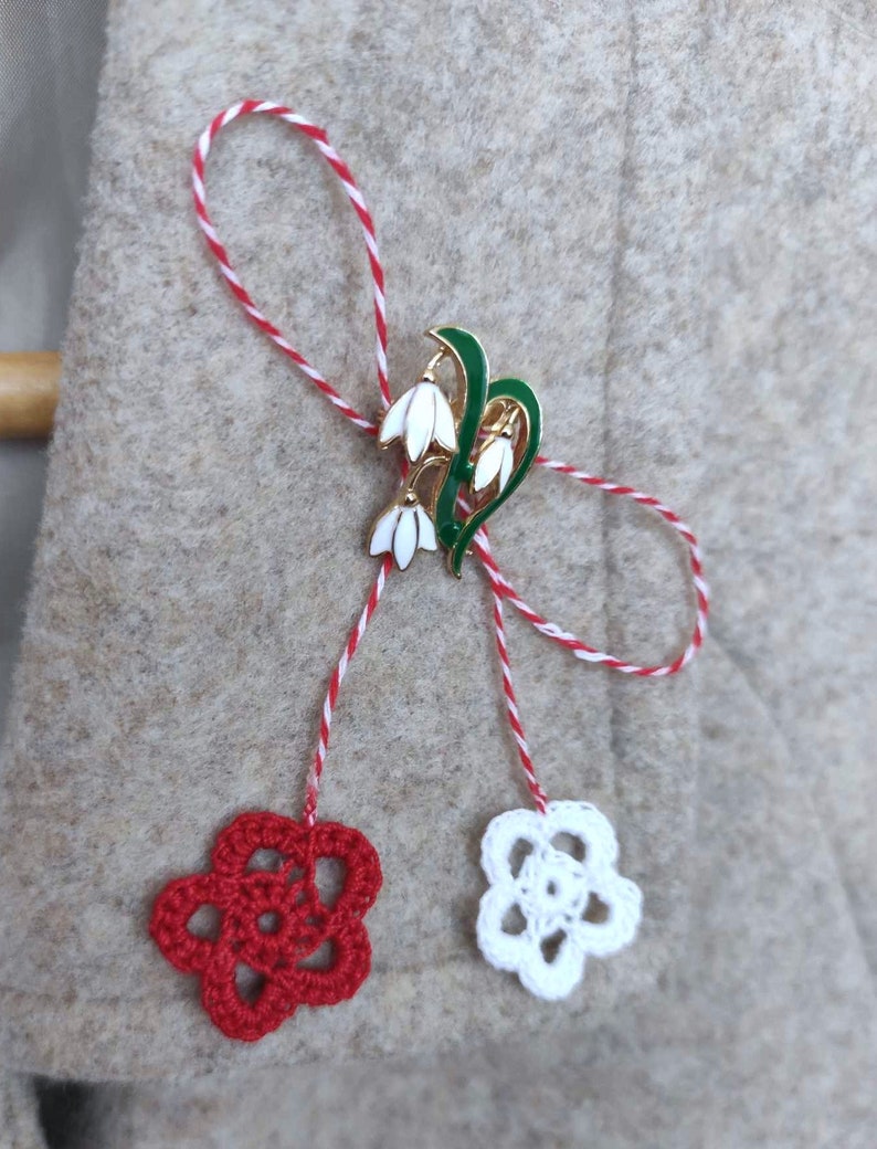 Martenitsa. Martisor. Martisor Moldova. Martisoare Romania. Martisor ...