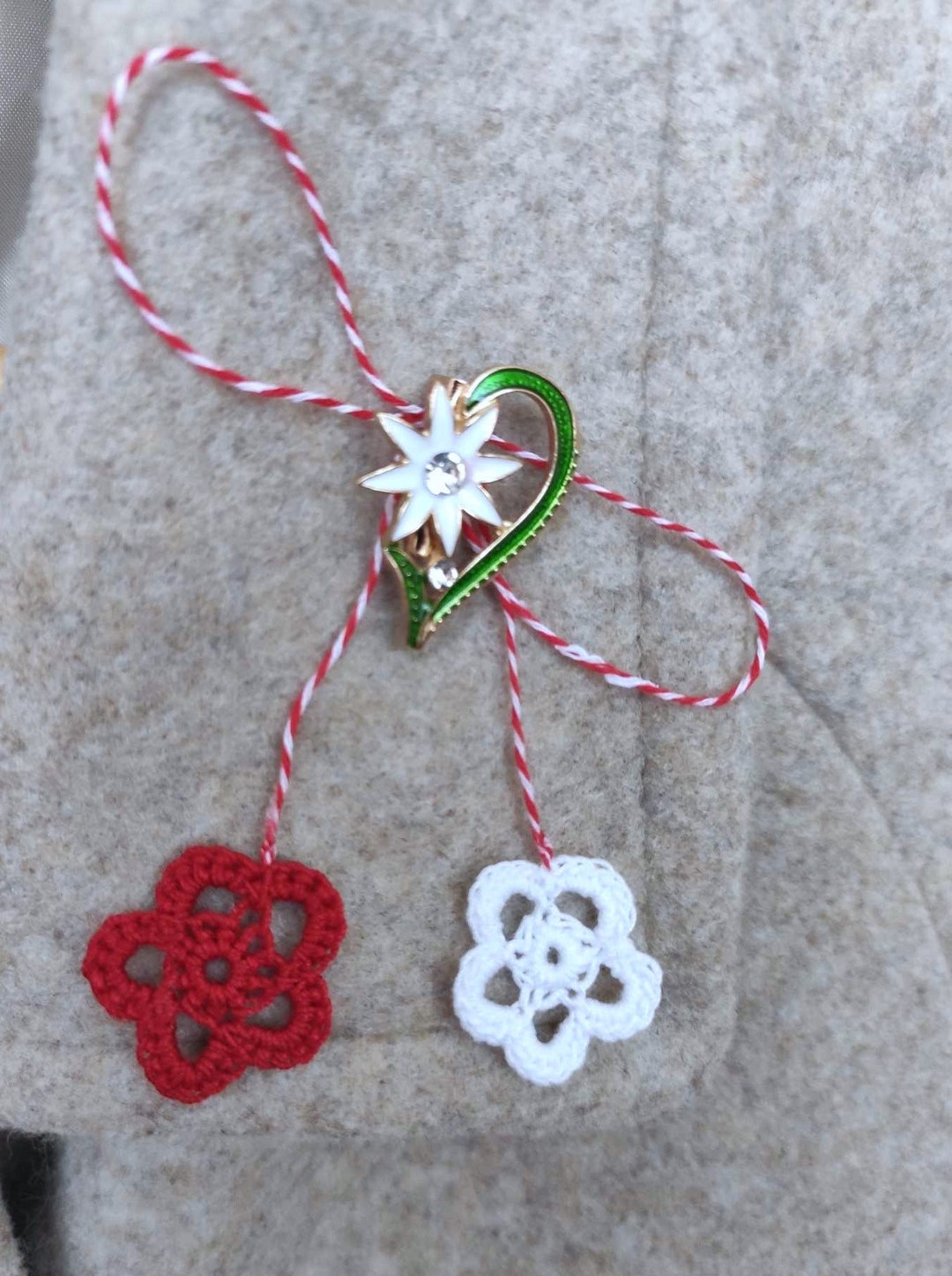 Martisoare Romania. Martisor Moldova. Martisor Märzchen. Martenitsa ...