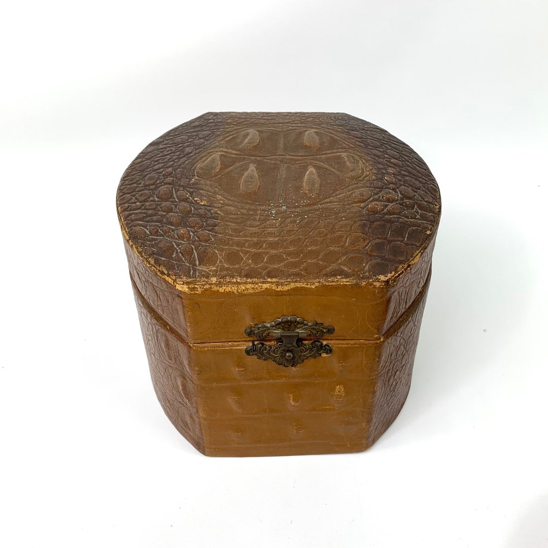Antique Victorian Faux Leather Collar Box With Collar Vintage Men’s ...