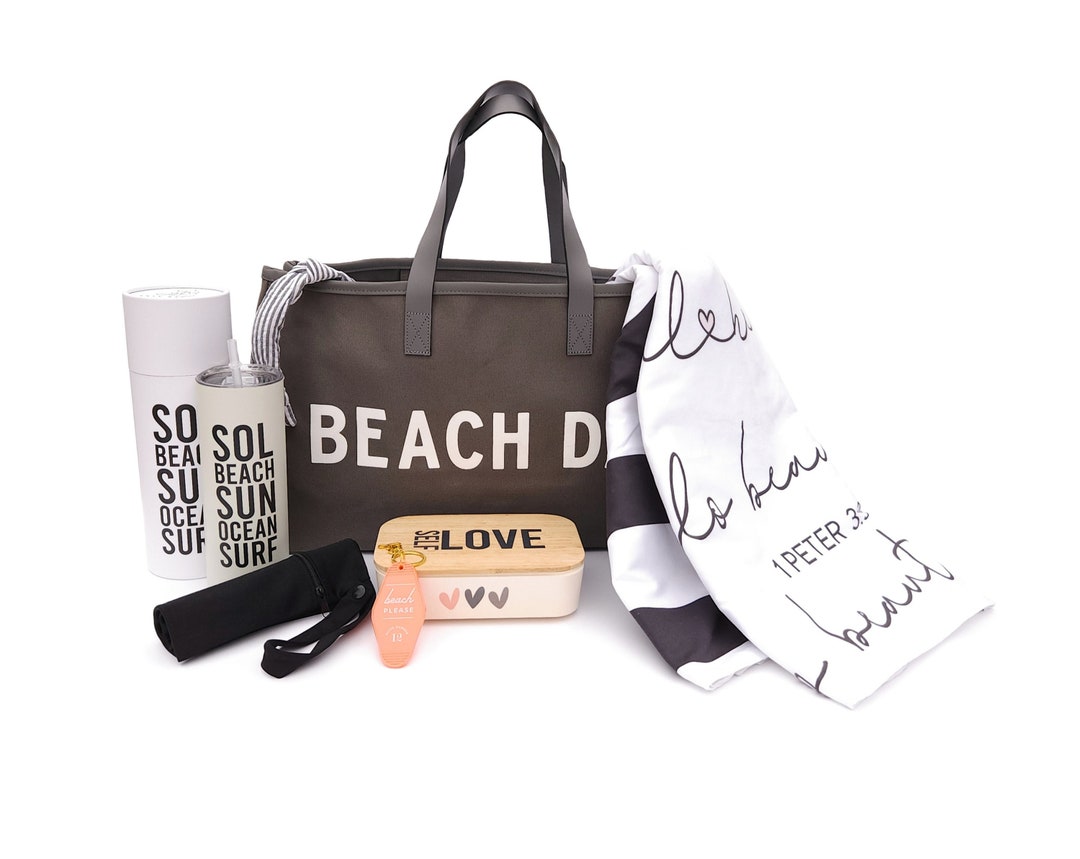 Deluxe Beach Day Gift Package - Vacation, Honeymoon, and Summer ...