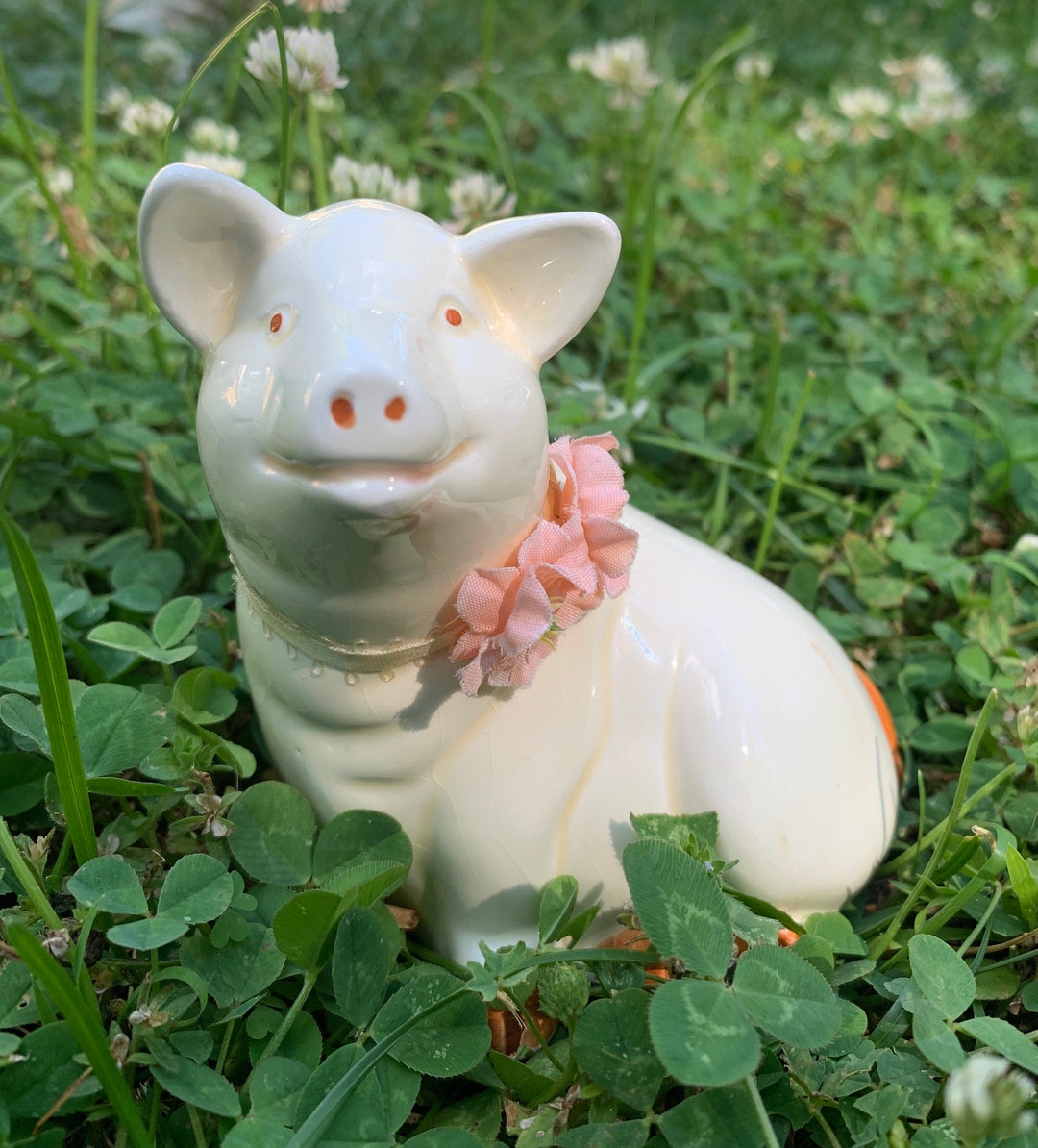 Sweet Vintage Pig Figurine by Lefton - Etsy