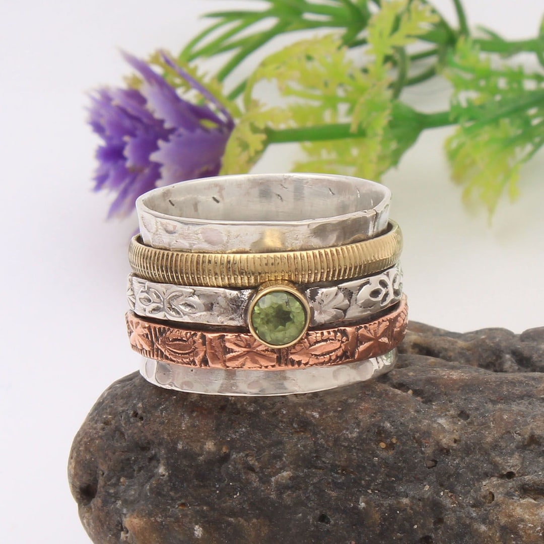 Three Tone Spinner Ring Peridot Gemstone Ring Birth Stone - Etsy