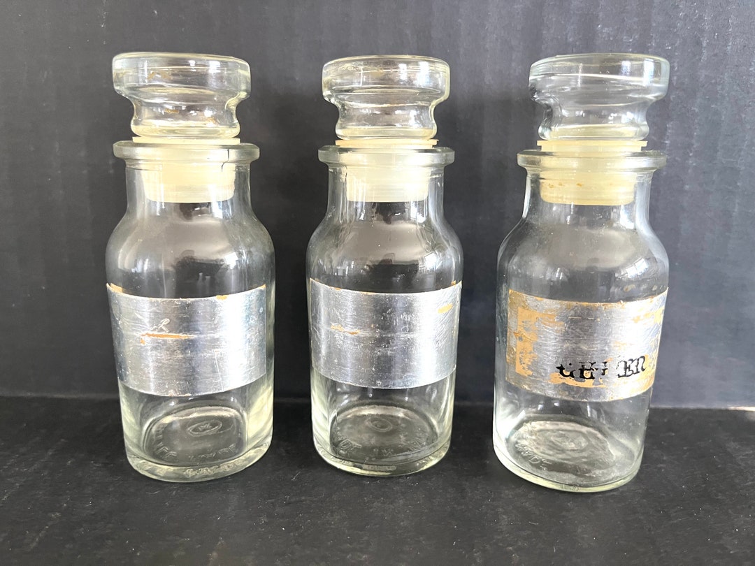 Set of 3 Vintage Spice Bottles With Plastic Gaskets on Glass Stoppers ...