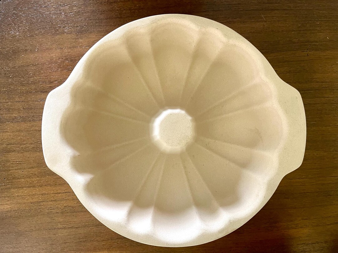 Pampered Chef Family Heritage Stoneware Bundt Pan, Fluted Shape, Two ...