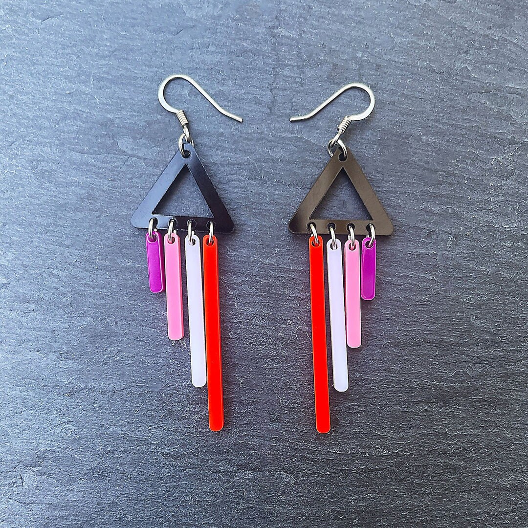 SAPPHY CHIMES / CHIMETTES Lesbian Flag Earrings - Etsy