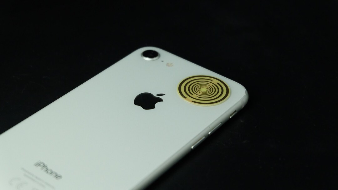 5G Lakhovsky EMF Mobile Phone Chip for Sticking on in Gold | Protection ...