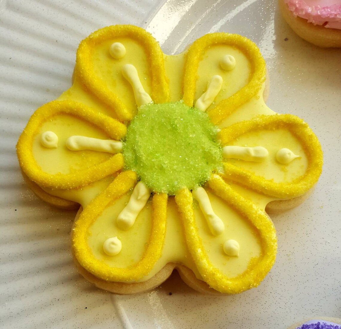 Decorated Daisy Flower Cookies Sparkle Flowers Edible Flower - Etsy