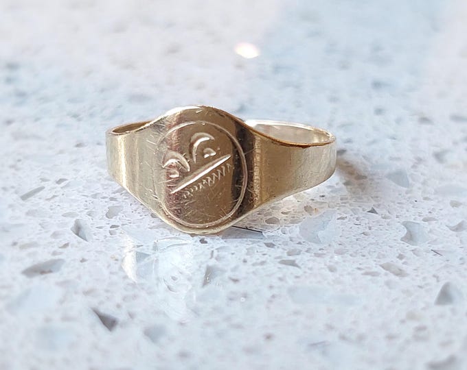 Vintage Engraved Signet Ring | Solid 9 Ct Yellow Gold | Pinky Signet ...