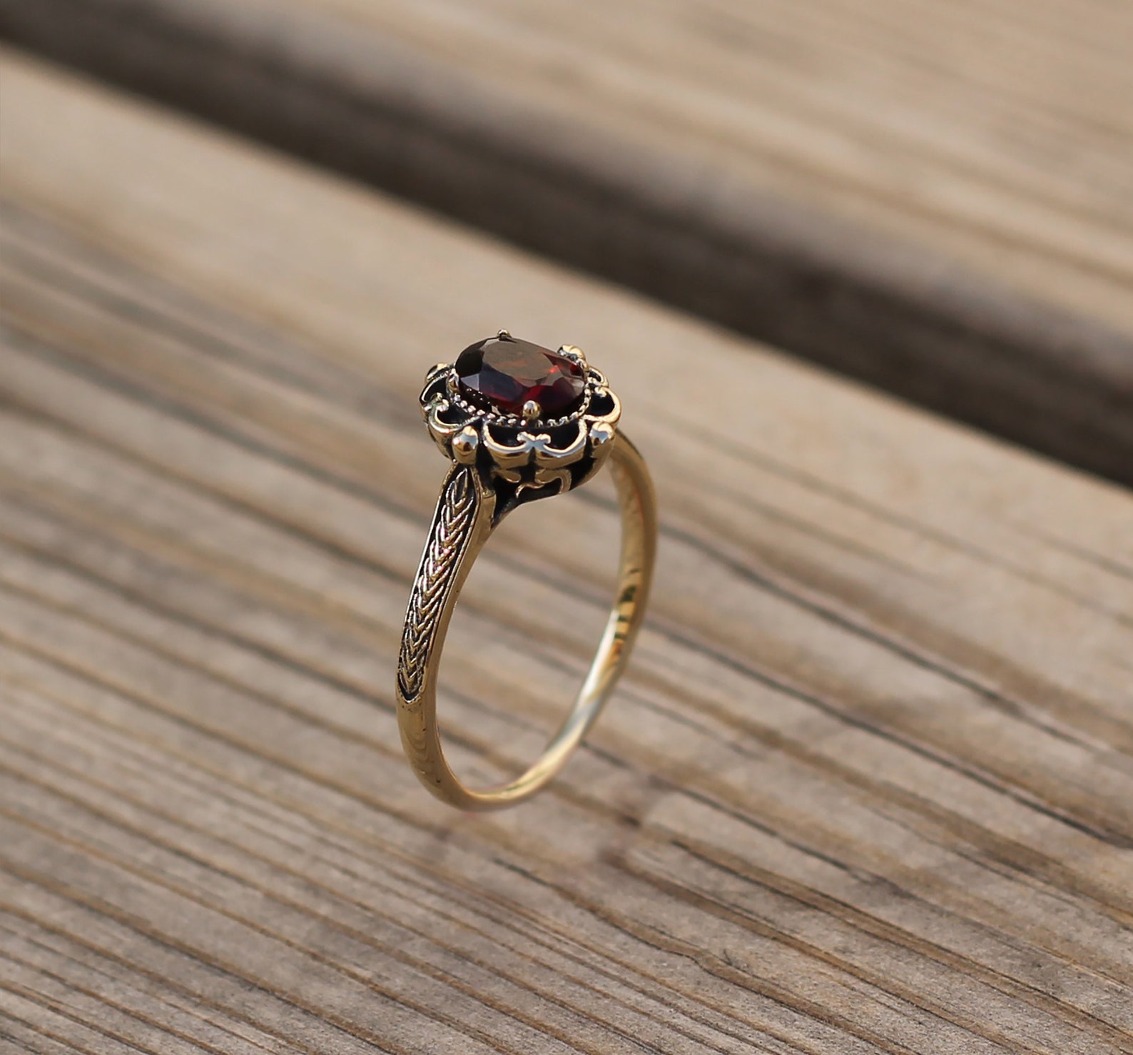 Amazing Real 14K Gold Vintage Ring With a Real Garnet Gemstone - Etsy
