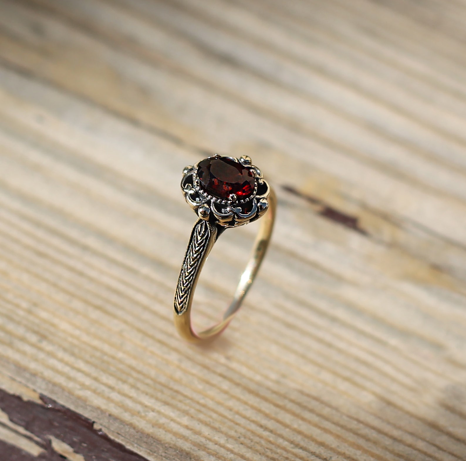 Amazing Real 14K Gold Vintage Ring With a Real Garnet Gemstone - Etsy
