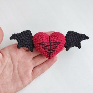 Crochet Scary Heart Keychain Pattern, Heart Bat Keychain Pattern ...