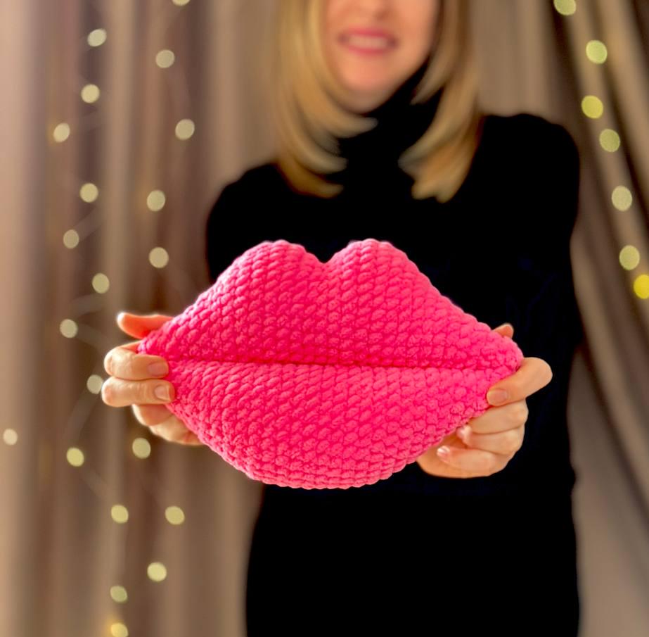 Crochet Kiss Pillow Plush Mini Lips Pillow Crochet Pattern Valentines ...