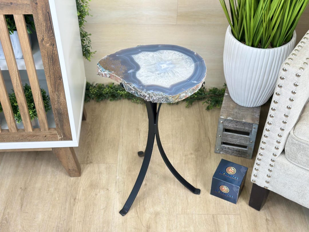 Natural Brazilian Agate Side Table on a Black Metal Base, 21.7