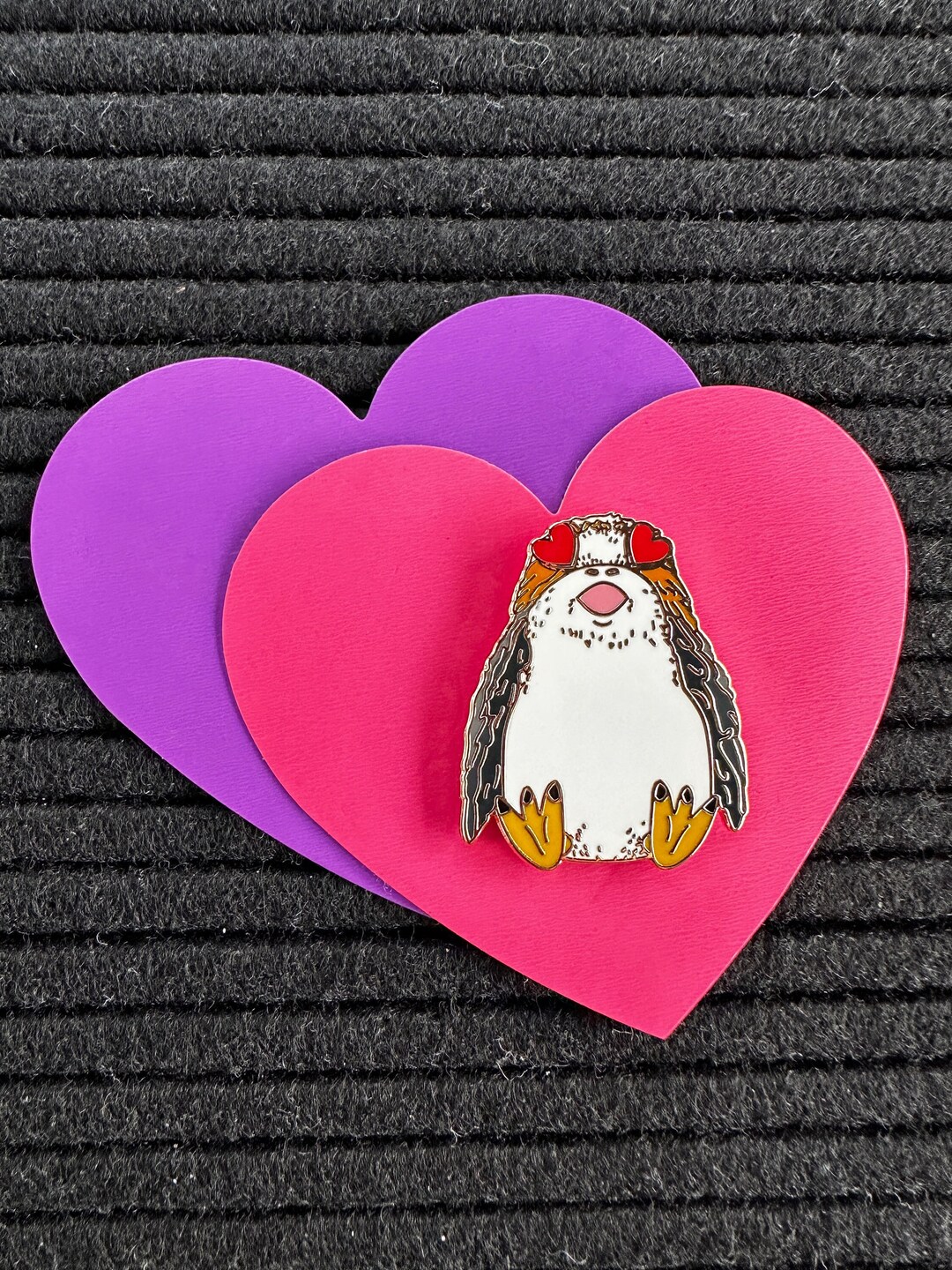 Lovey Heart Eyes Porg Hard Enamel Pin - Etsy