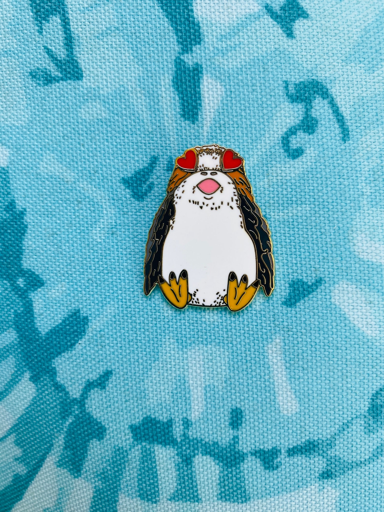 Lovey Heart Eyes Porg Hard Enamel Pin - Etsy