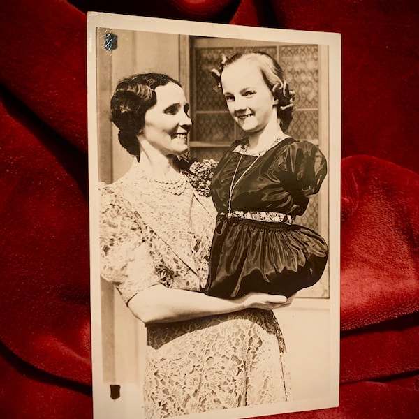 Sideshow Freakshow - Etsy