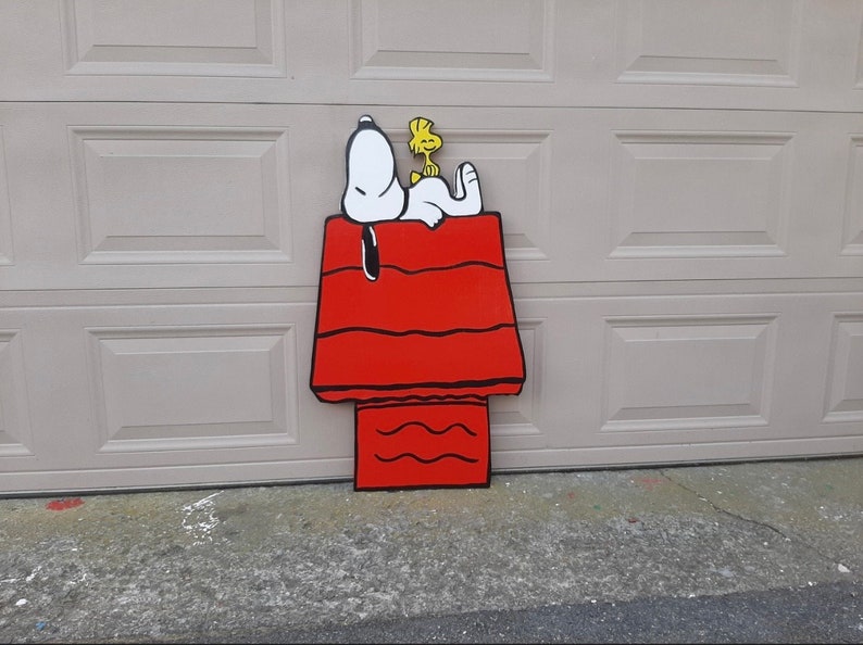 Snoopy on Doghouse - Etsy