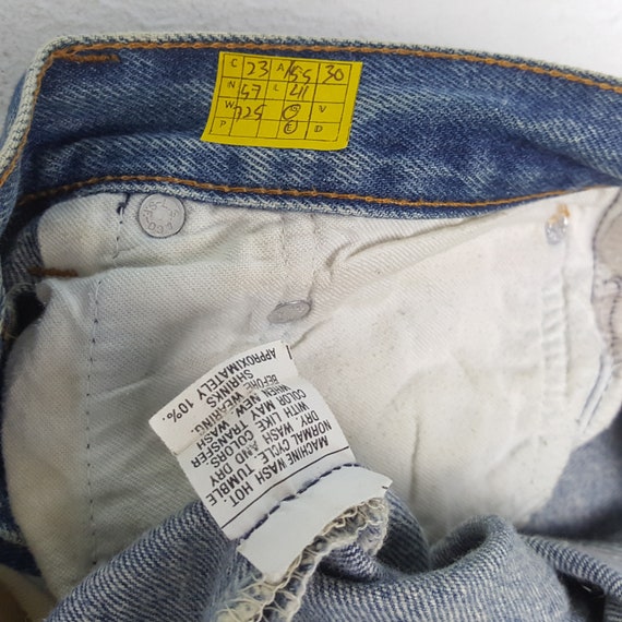 Vintage LEVI'S 501 Kurt Cobain Distressed Style Jeans - Gem