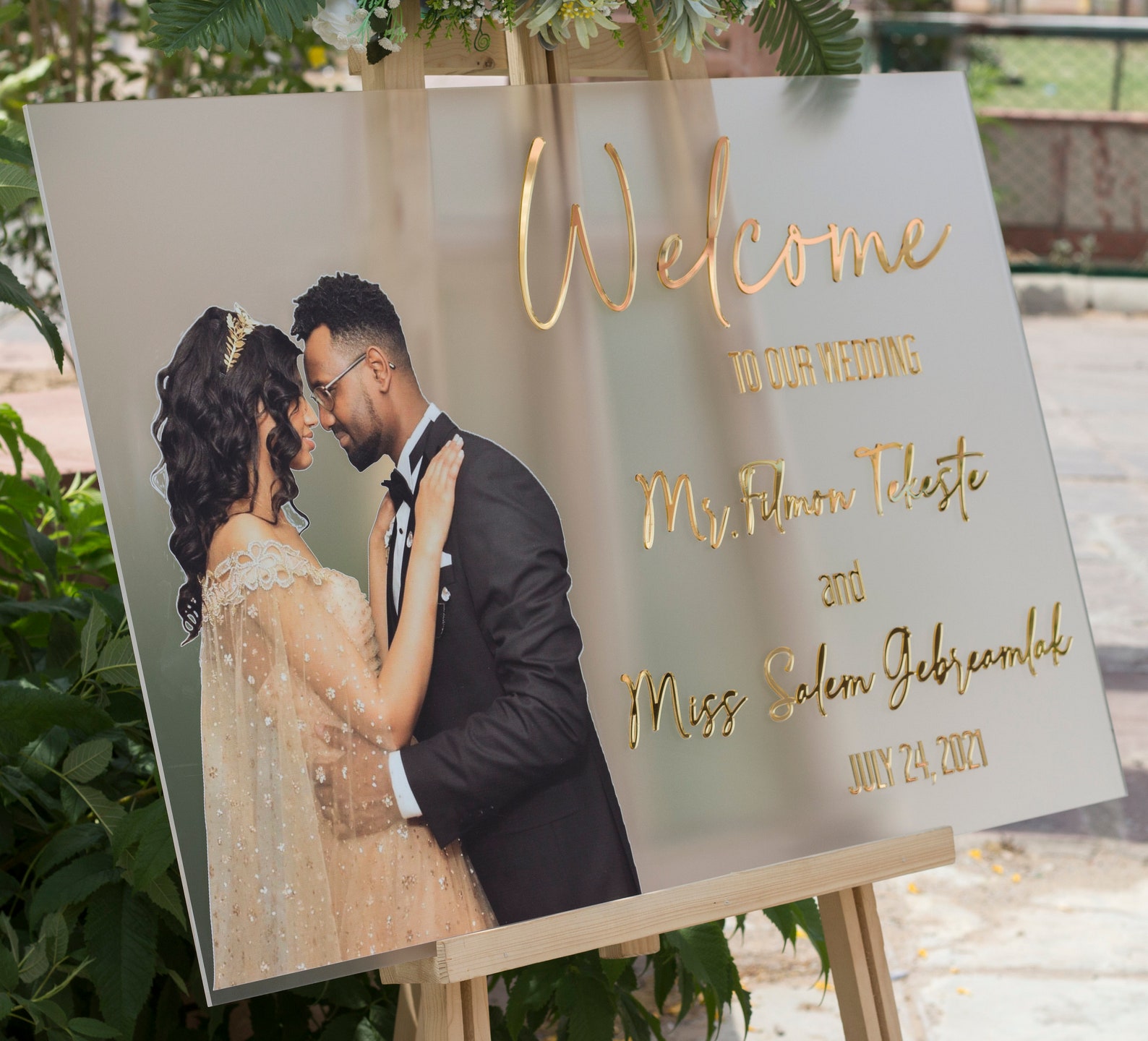 Frosted Acrylic Last Name Wedding Sign, Couple Picture Sign 3D Wedding ...