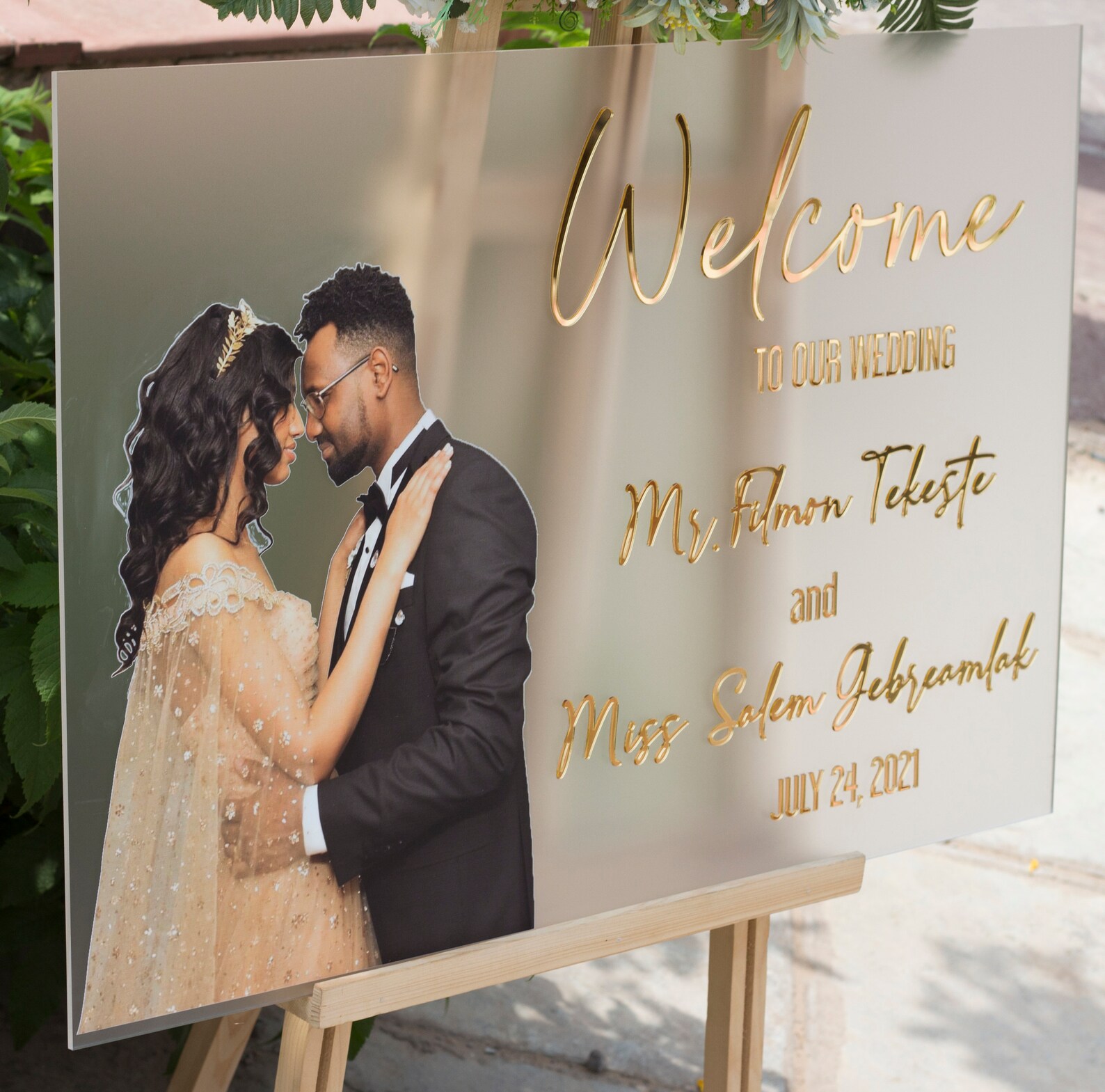 Frosted Acrylic Last Name Wedding Sign, Couple Picture Sign 3D Wedding ...