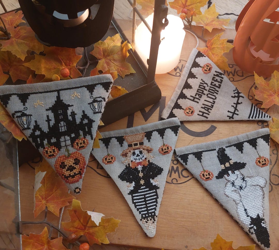 CV 241 - Happy Halloween Flags - Etsy