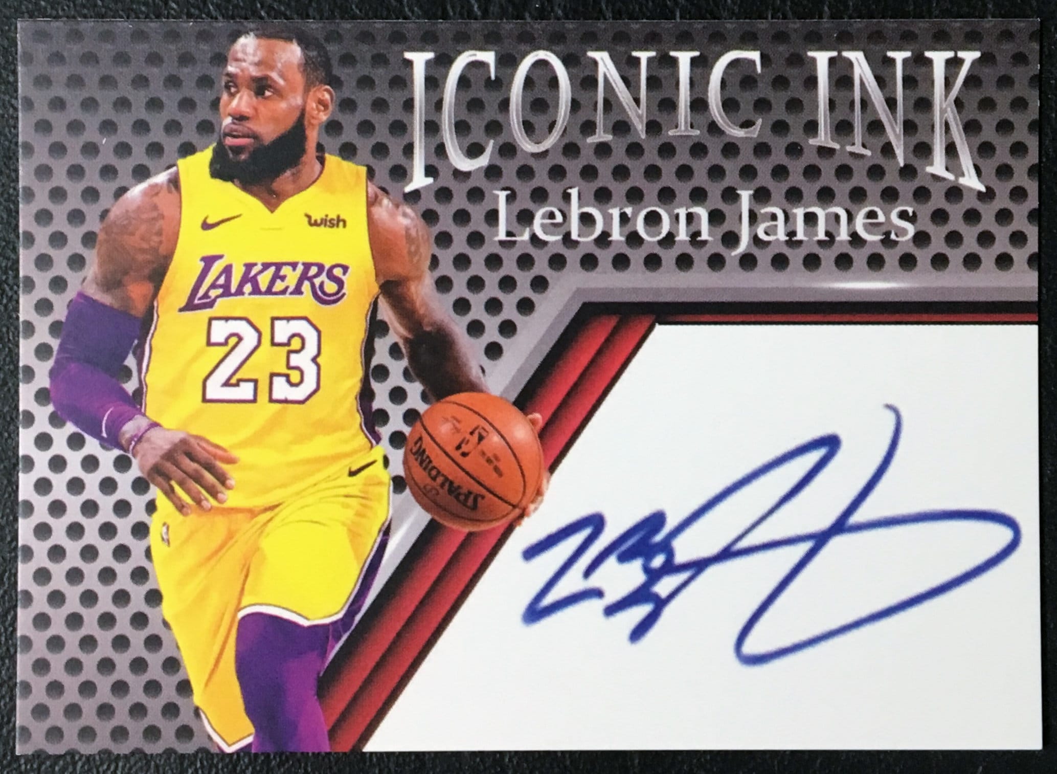 Does anyone know whose autograph this is? : r/lakers