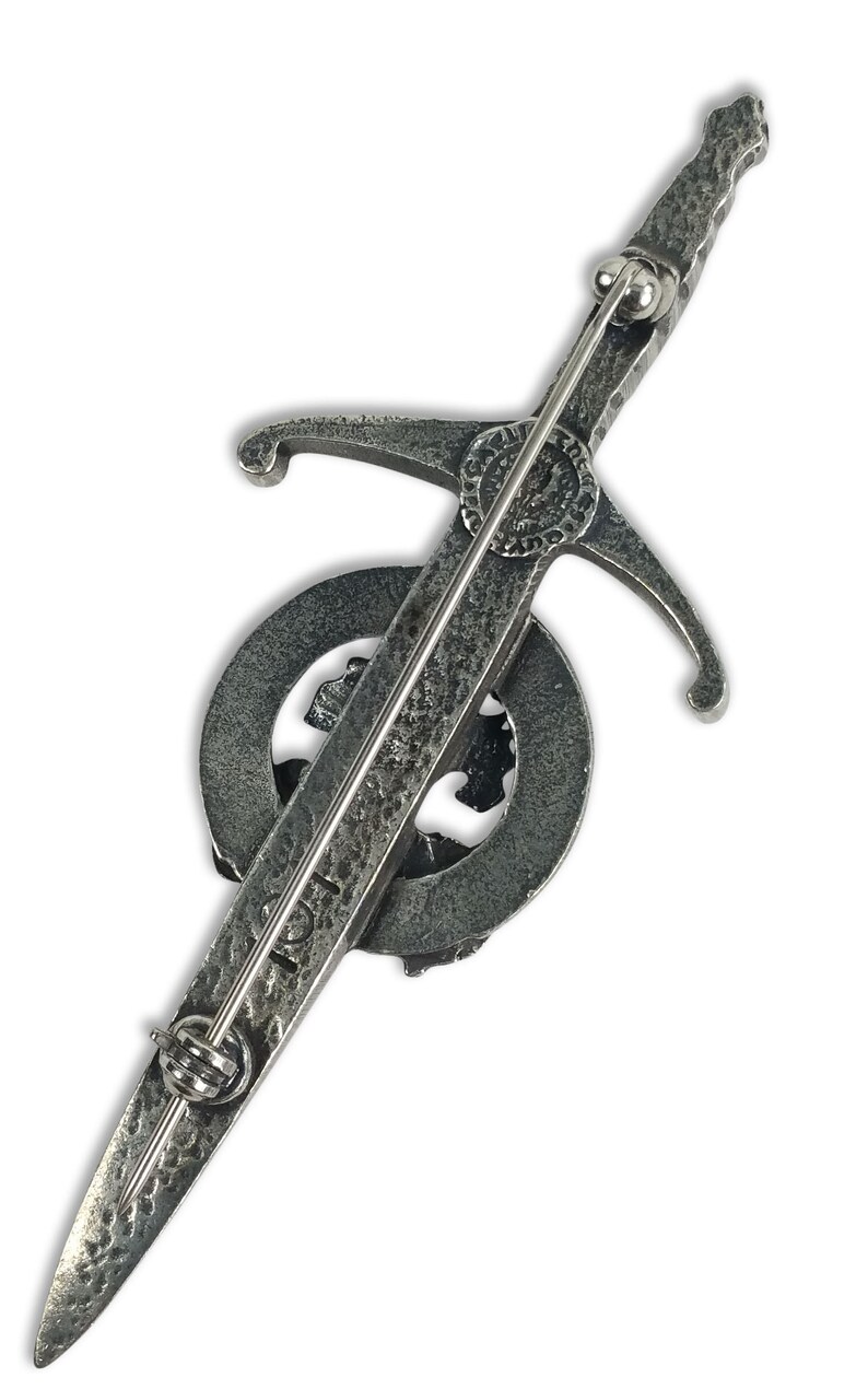 Macleod of Harris Clan Crest Kilt Pin - Gaelic Themes Kilt Pin - Hold ...